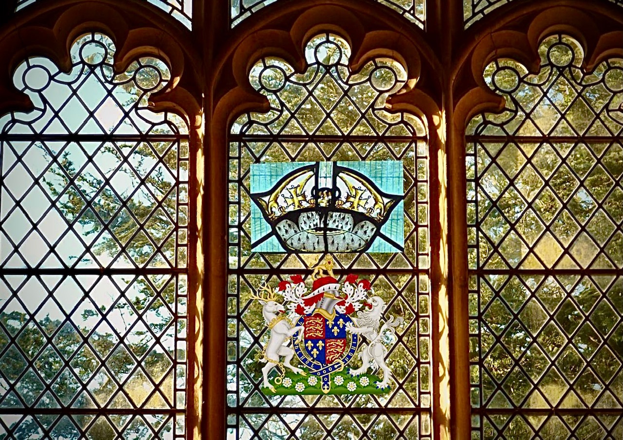 floating crown2b – A MEDIEVAL POTPOURRI